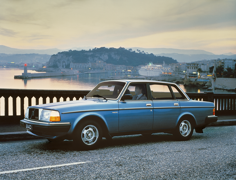 Volvo 240 – A Timeless Icon & History (1976, 1974, 1995)