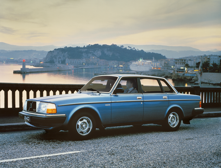 Volvo 240 – A Timeless Icon & History (1976, 1974, 1995)